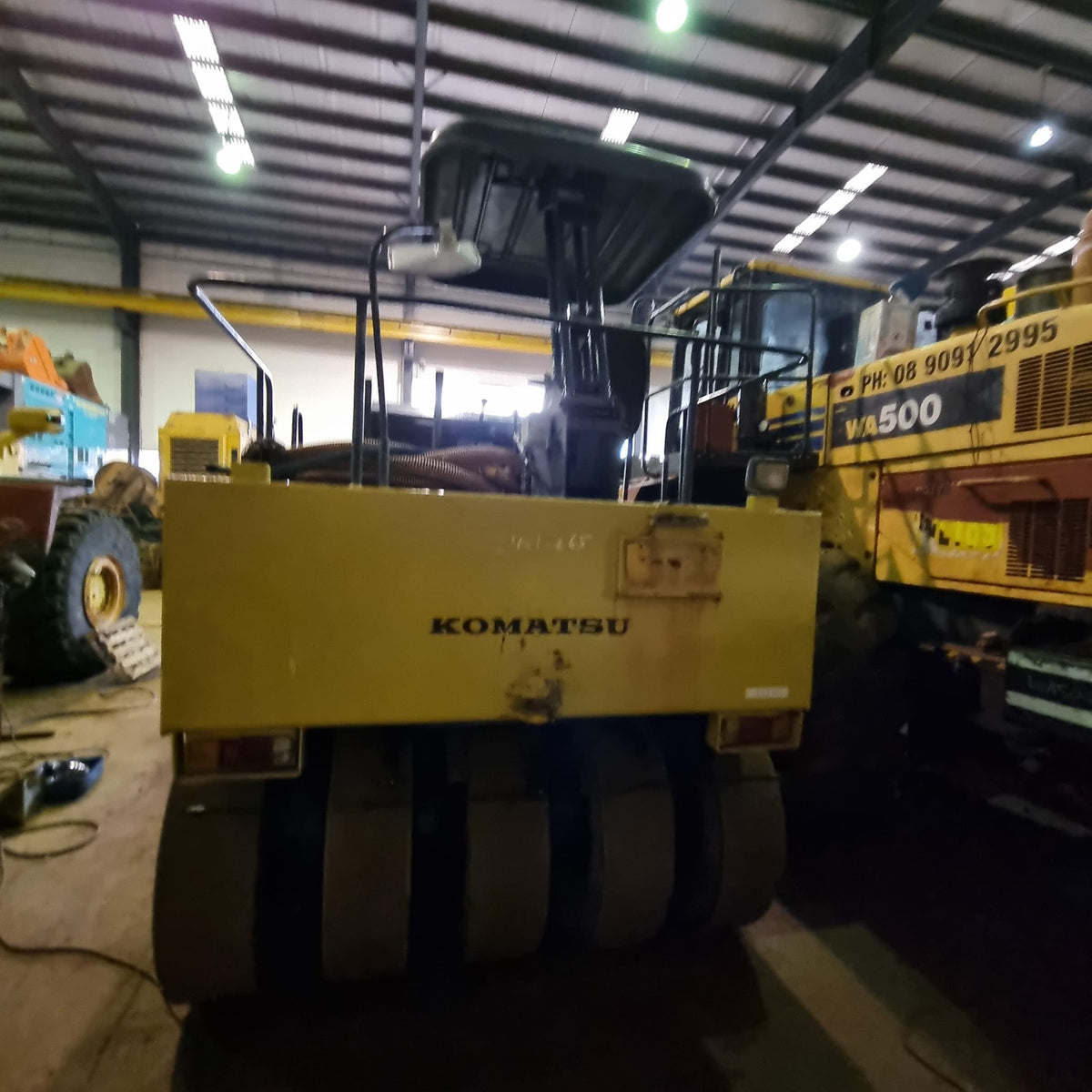 Komatsu Tire Roller JW200 - (TR-101) – Multi Ways