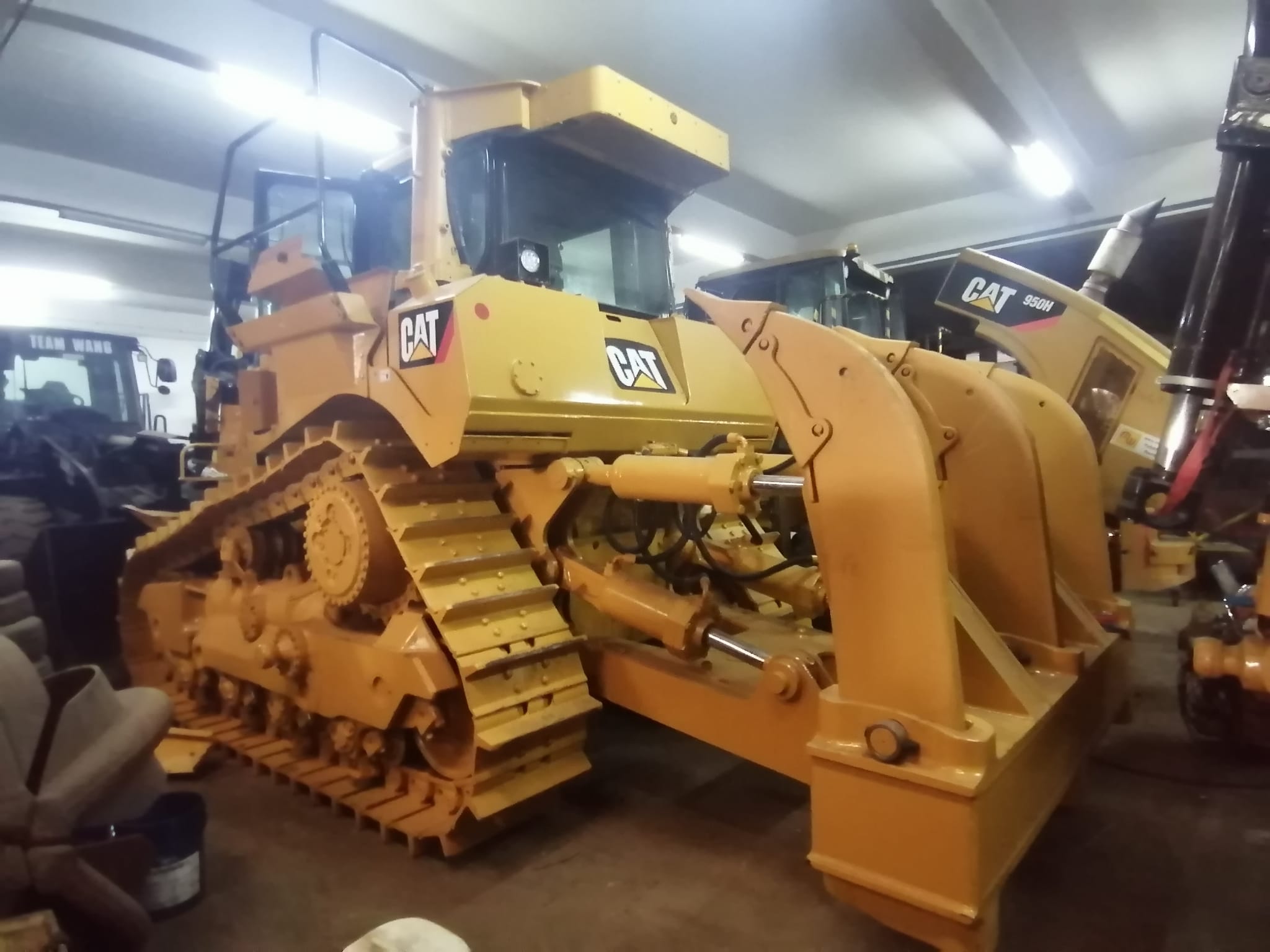 CATERPILLAR BULLDOZER D8T - (BD8-097) – Multi Ways